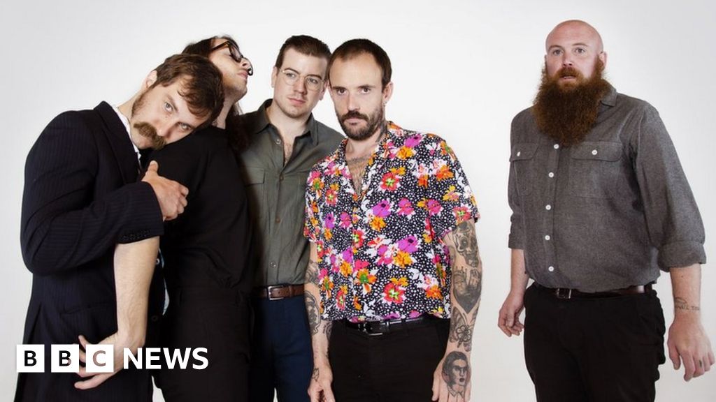Idles: 'We're in a class war and the poor are losing' - BBC News