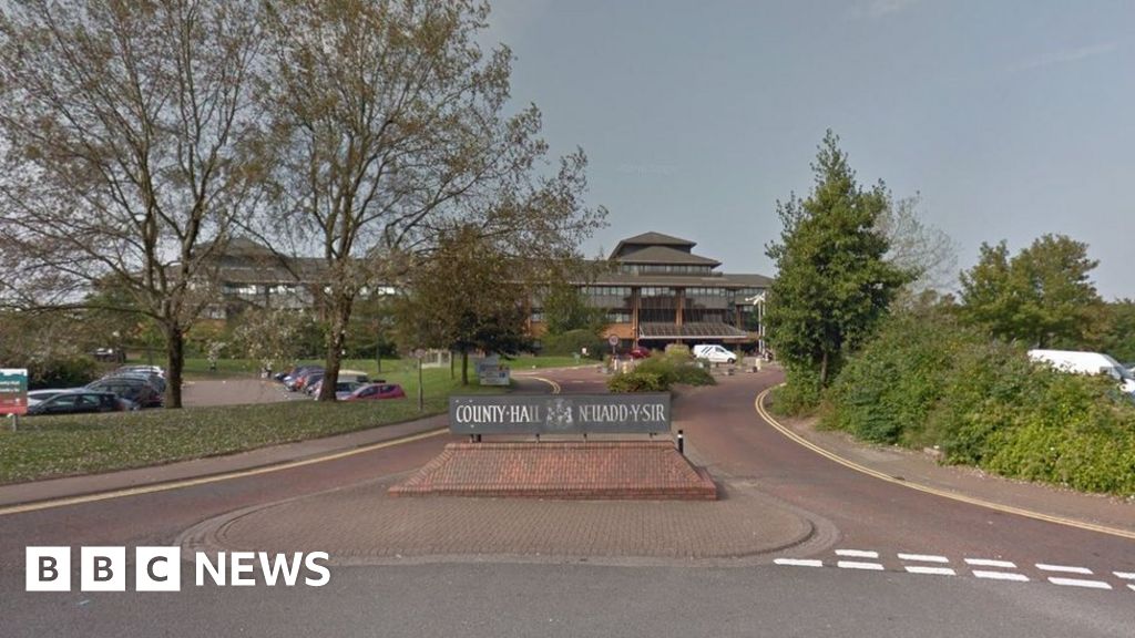 Cardiff council admits taking down political placards - BBC News