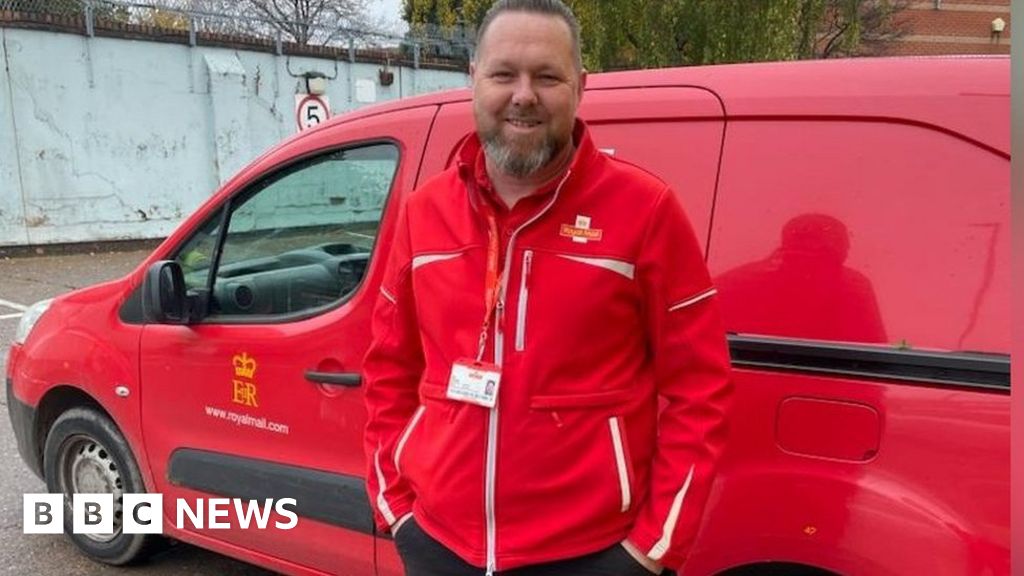 Stourbridge postman helps save collapsed pensioner's life - BBC News