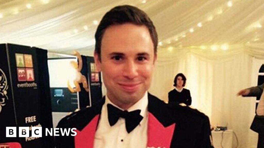 London Marathon 2016: Army captain David Seath dies after collapse ...