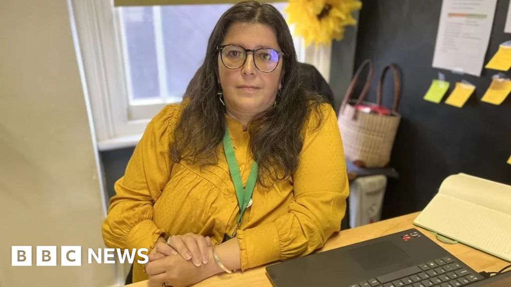 Home Office faces court action over asylum seekers' care - BBC News