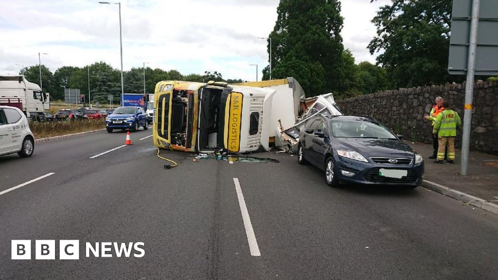 Overturned A48 lorry causes congestion in Newport - BBC News