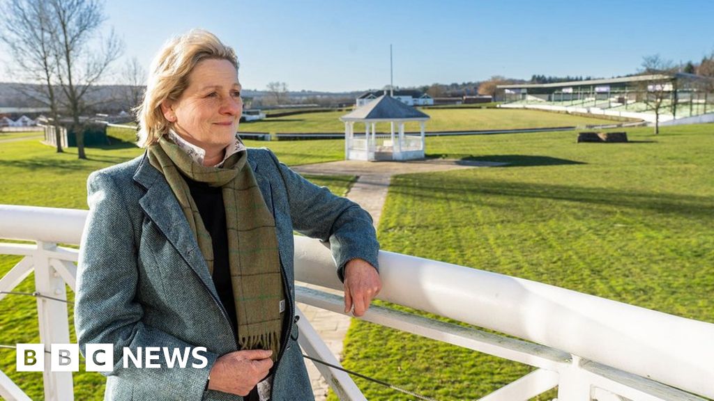 Great Yorkshire Show appoints first female director - BBC News