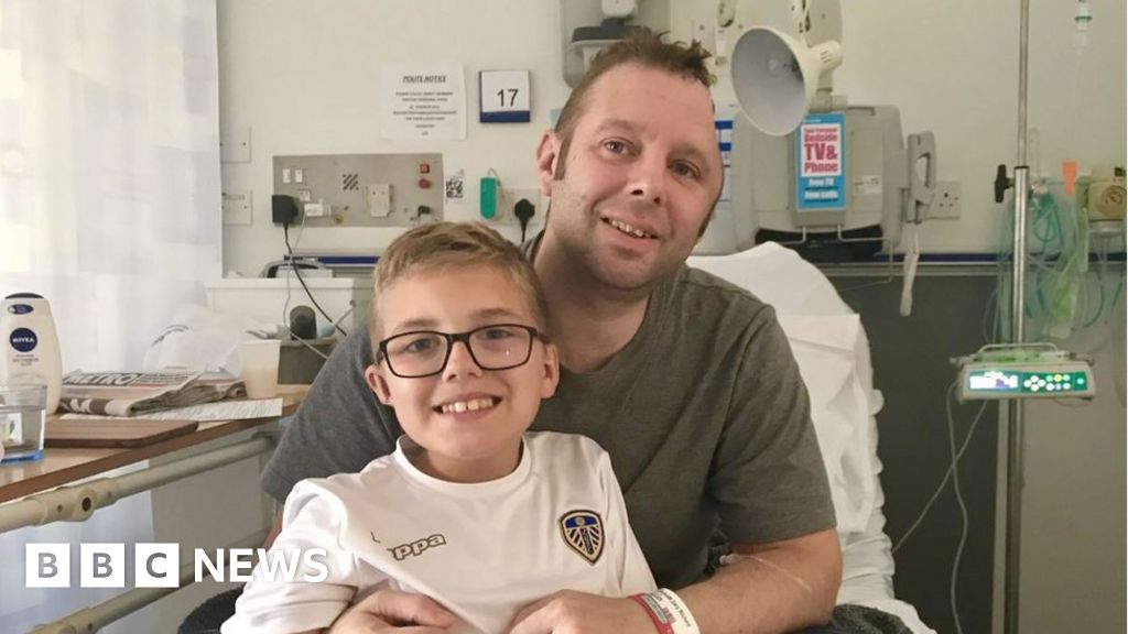 M6 crash dad searches for Christmas rescuers - BBC News