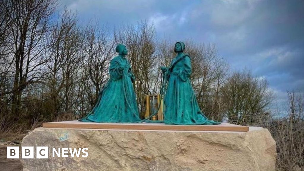 Pilgrim sculpture planned for Boston before anniversary - BBC News