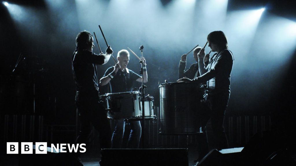 Runrig to headline 2016 Hebridean Celtic Festival - BBC News