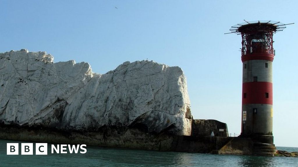 Plans to upgrade Isle of Wight lighthouse revealed - BBC News