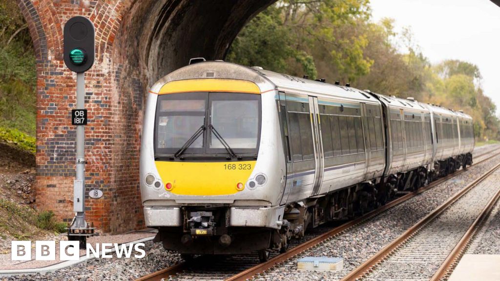 East West Rail: First train tests on multi-billion pound route - BBC News