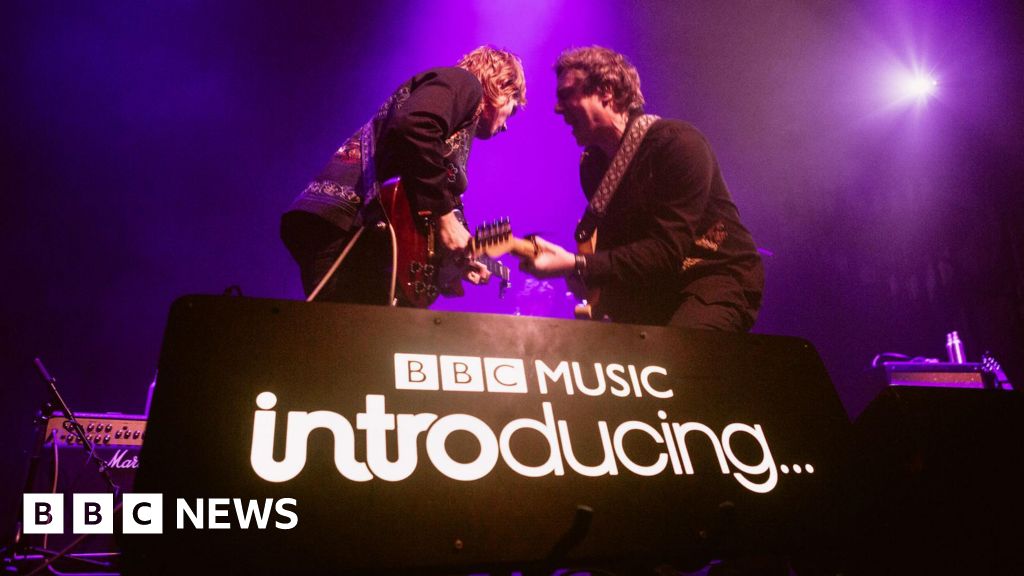 Glastonbury Festival: Devon band to play BBC Introducing stage - BBC News
