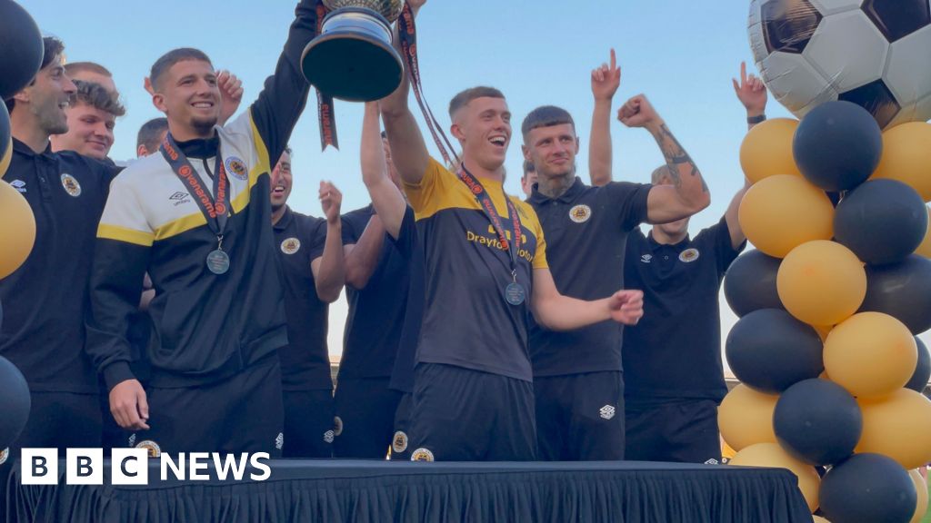 'Absolutely buzzing' Boston fans celebrate promotion - BBC News