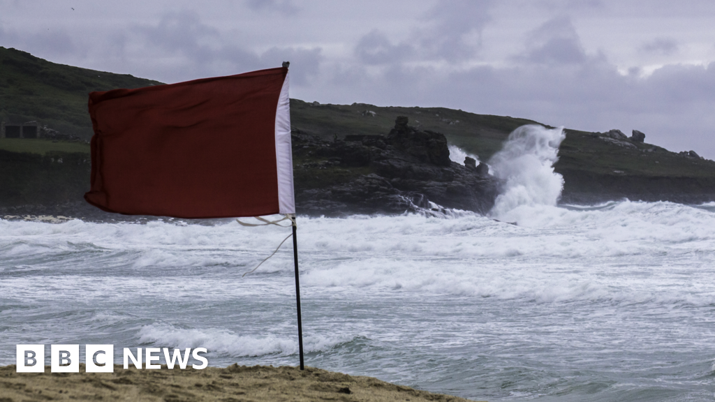 'Take care' warnings issued ahead of Storm Agnes - BBC News
