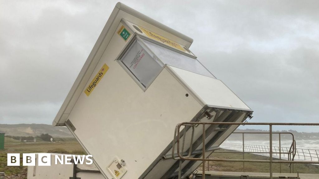 Weather disruption and travel delays as storm hits Jersey - BBC News