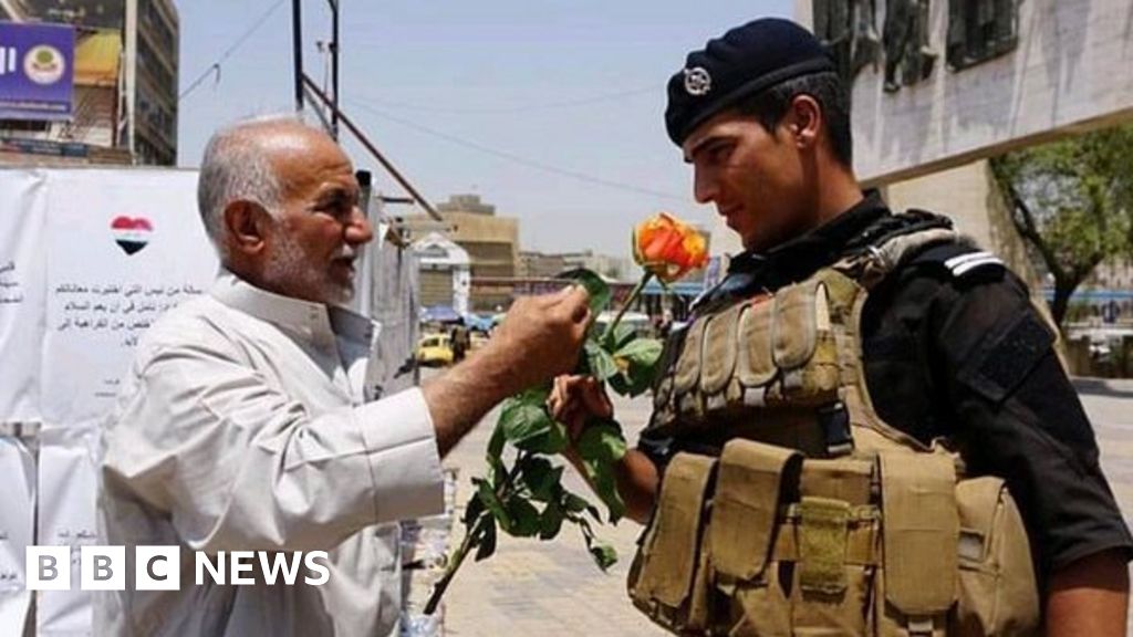 In pictures: Iraqi photos celebrate daily life away from war - BBC News