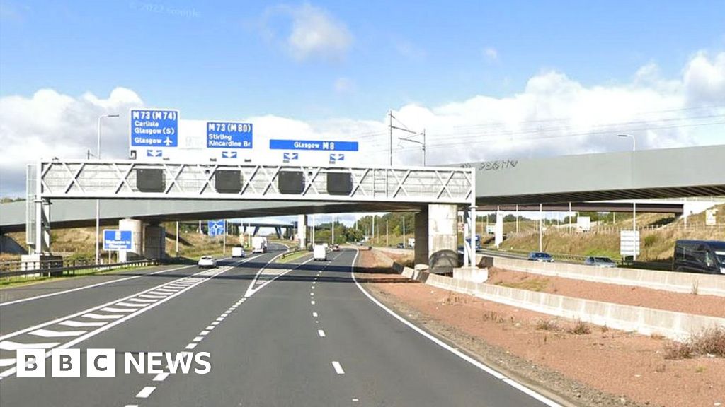 Woman dies after being hit by car on M8 in Glasgow - BBC News