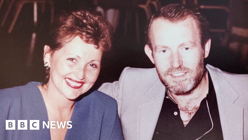 The celebrity hairdresser with a secret of his own - BBC News