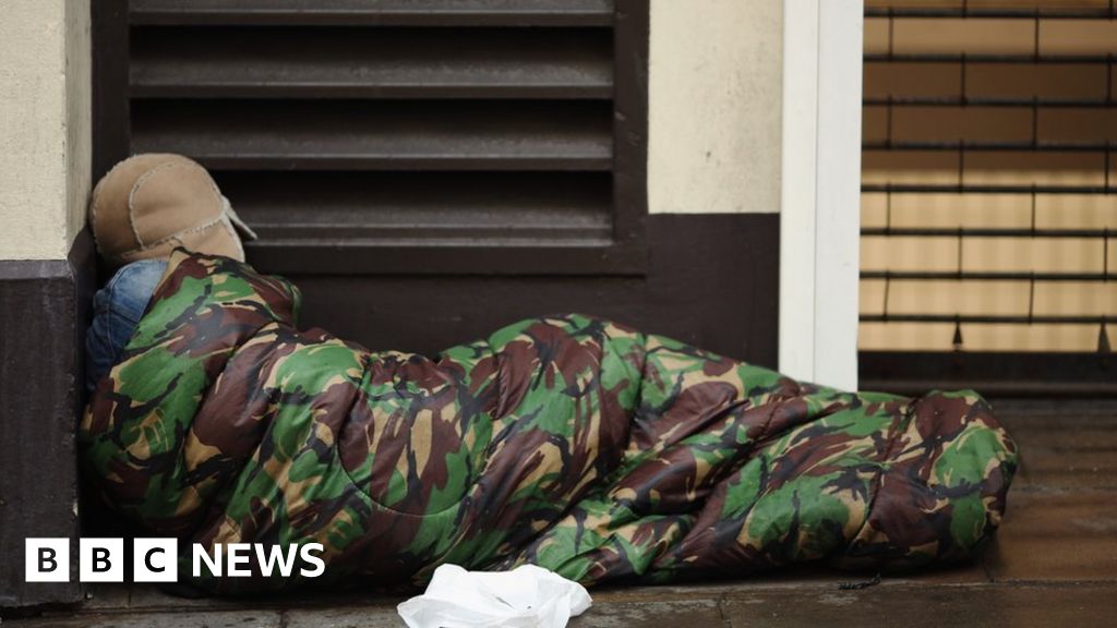 Number of homeless 'unchanged for 20 years' - BBC News
