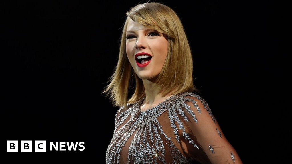 Taylor Swift fans angry over Ticketmaster seats switch - BBC News
