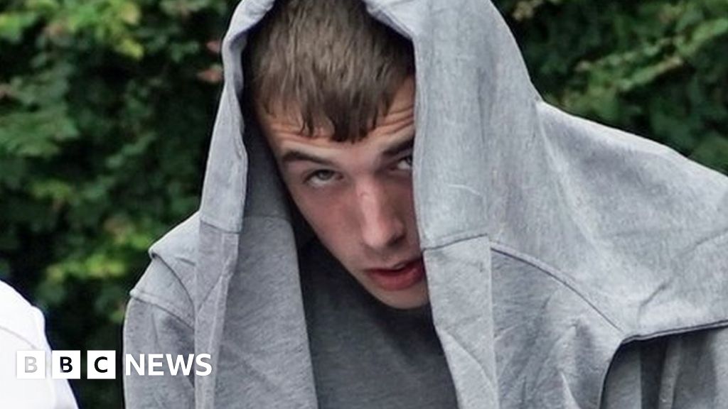 Peter Duncan screwdriver murder: Ewan Ireland jailed for life - BBC News