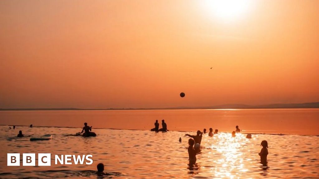 UK Heatwave: The West braces for more high temperatures - BBC News