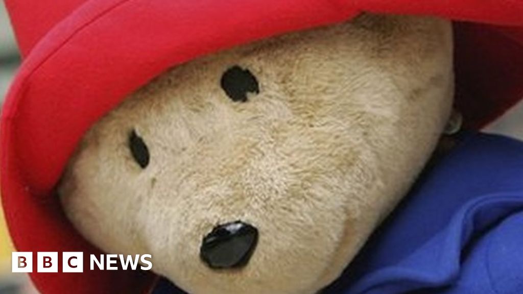 Paddington Bear and refugees... plus other trends of the week - BBC News