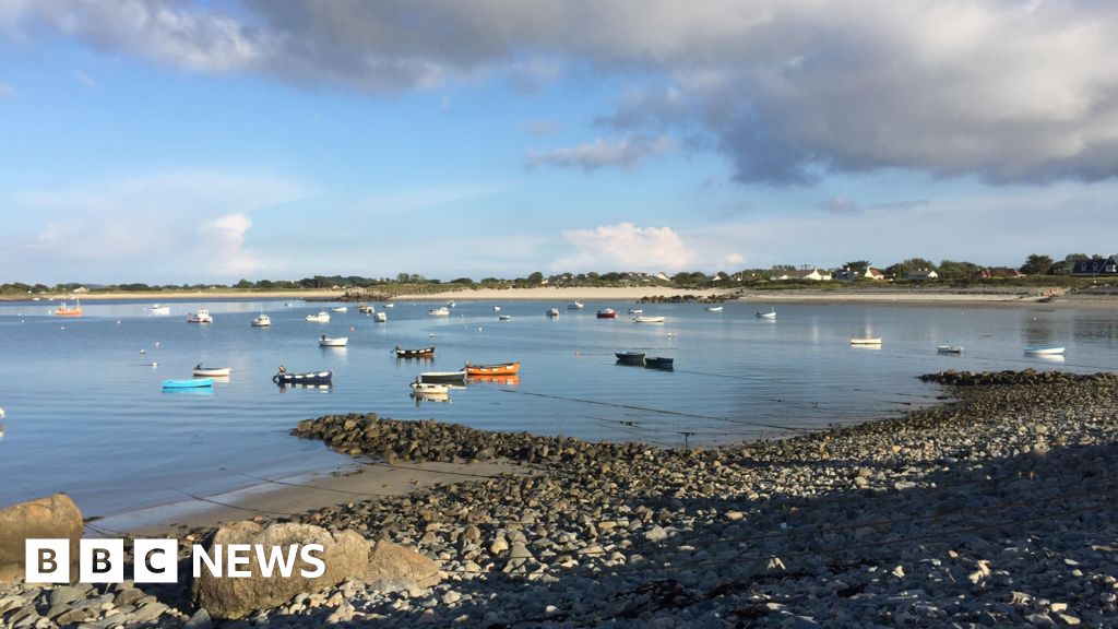 Guernsey language leader vows to promote 'proud heritage' - BBC News