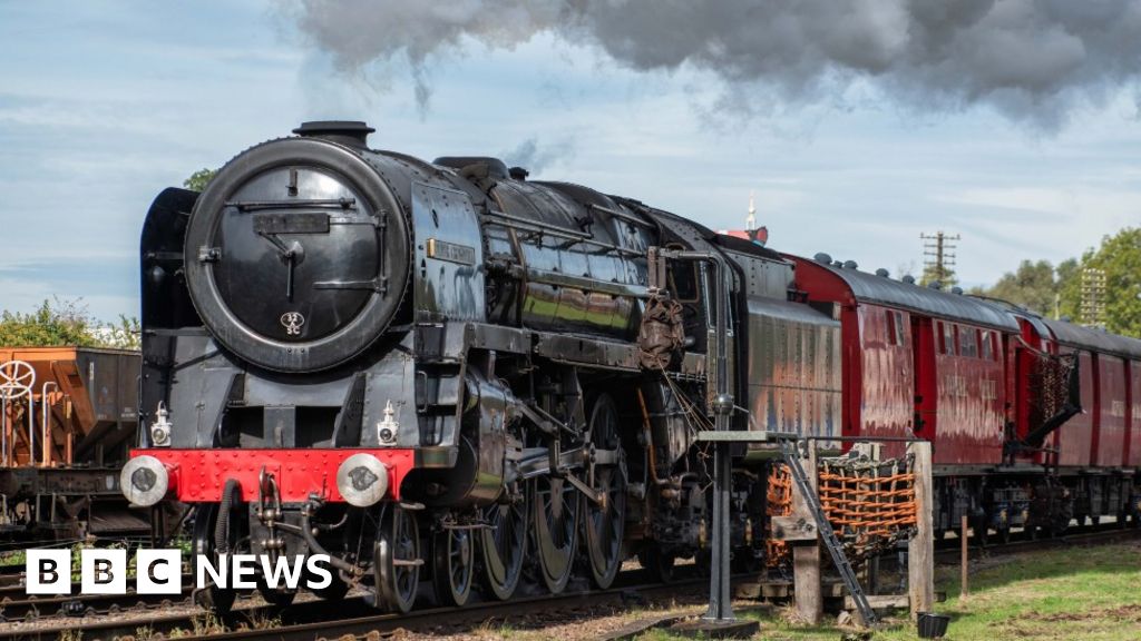 UK heatwave: Rail attraction to shut amid extreme weather warning - BBC ...