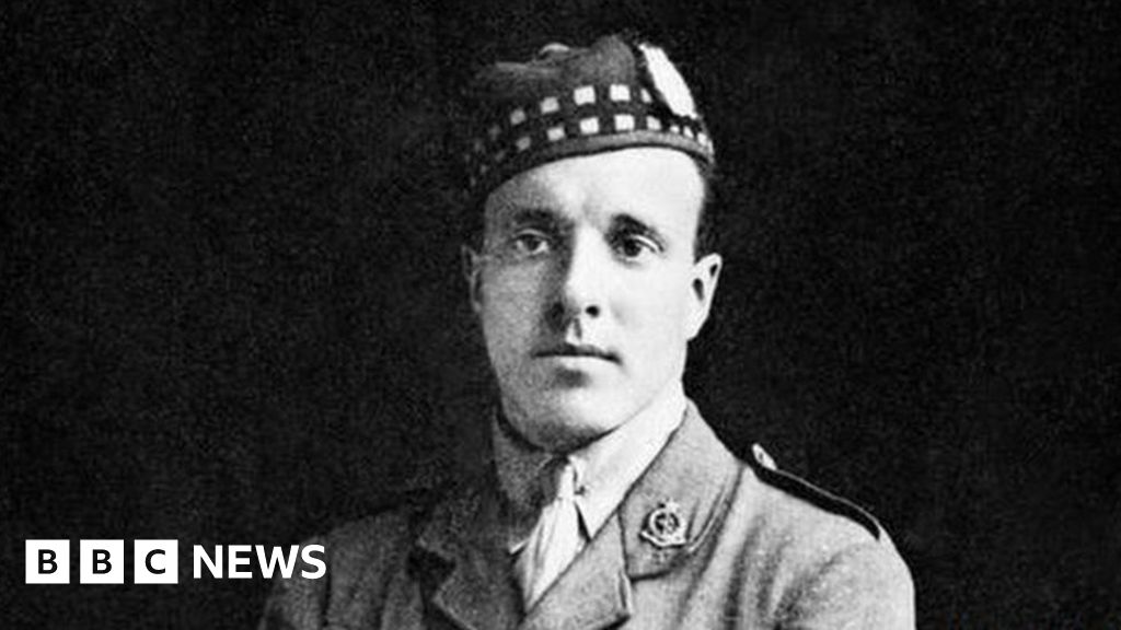 Only World War One double Victoria Cross winner remembered - BBC News