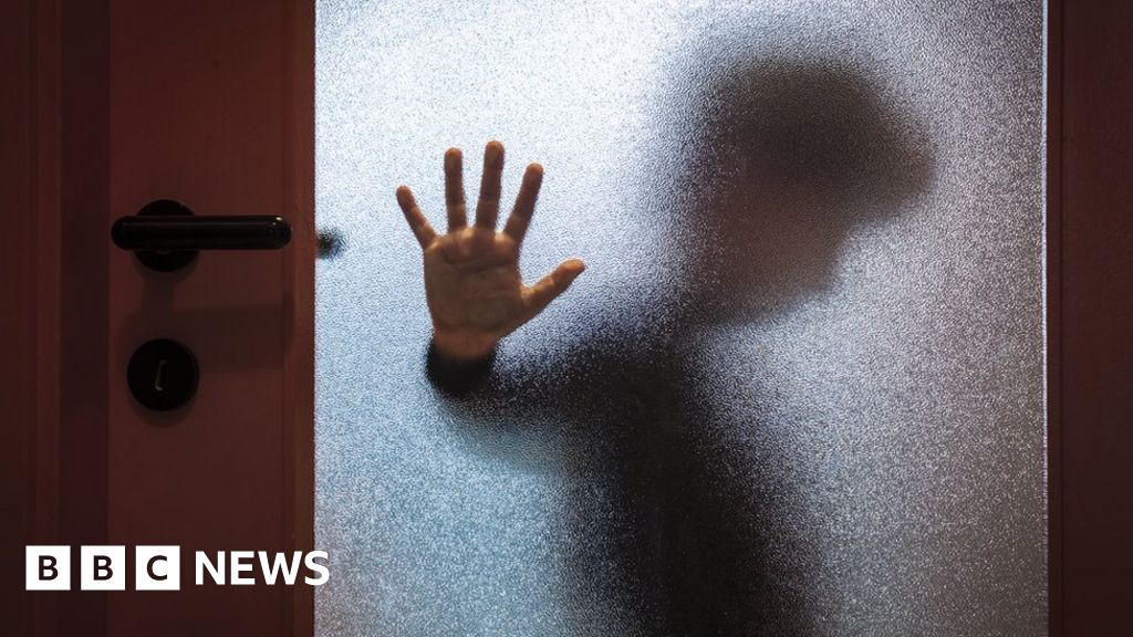 HIA victims 'cannot be paid without ministers' - BBC News