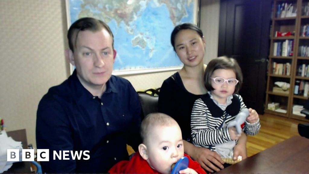 Prof Robert Kelly and the interrupted interview - take two - BBC News