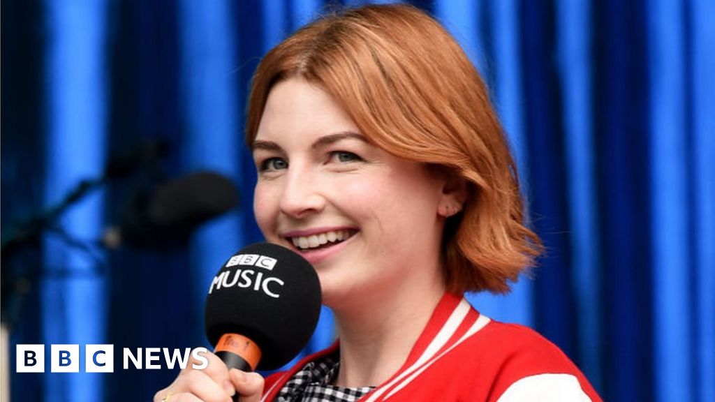 Alice Levine to leave Radio 1 - BBC News