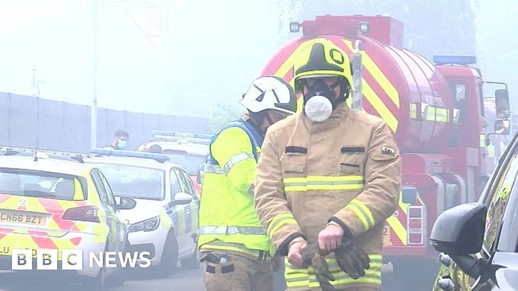 Clydach fire: Crews spend 14 hours tackling blaze - BBC News