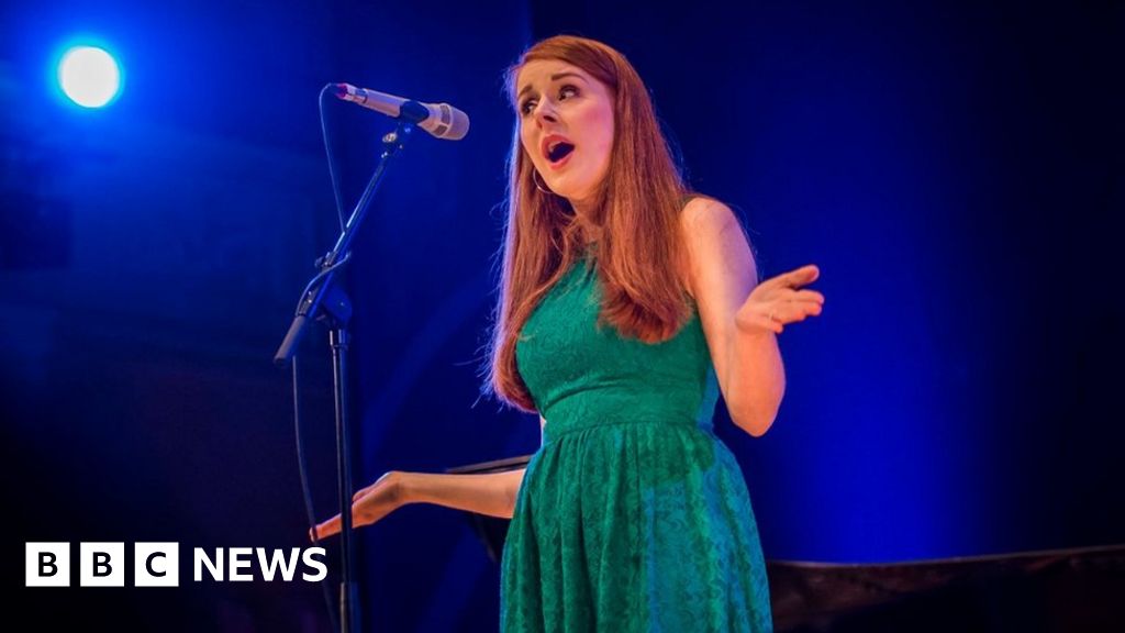 Singer Hannah Rarity named Young Traditional Musician of the Year - BBC ...
