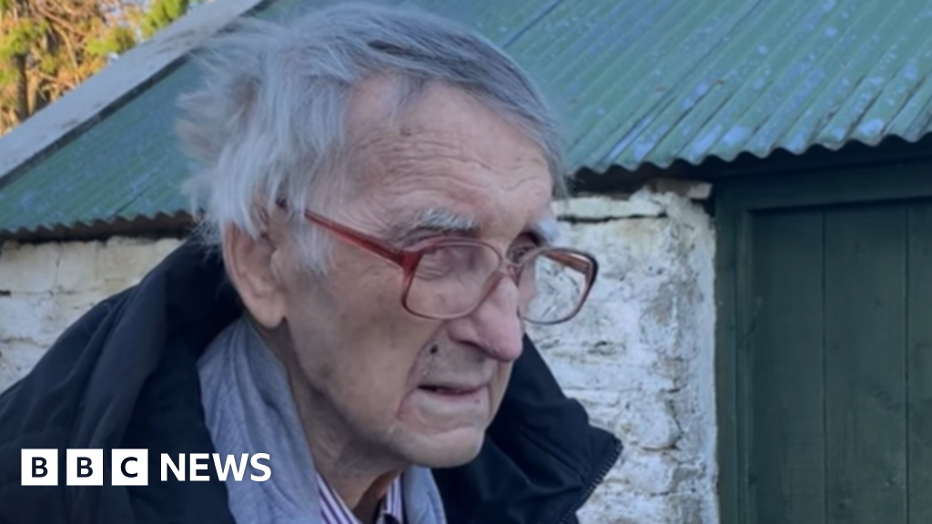 'Why would people want to see an old man like me for?' - BBC News