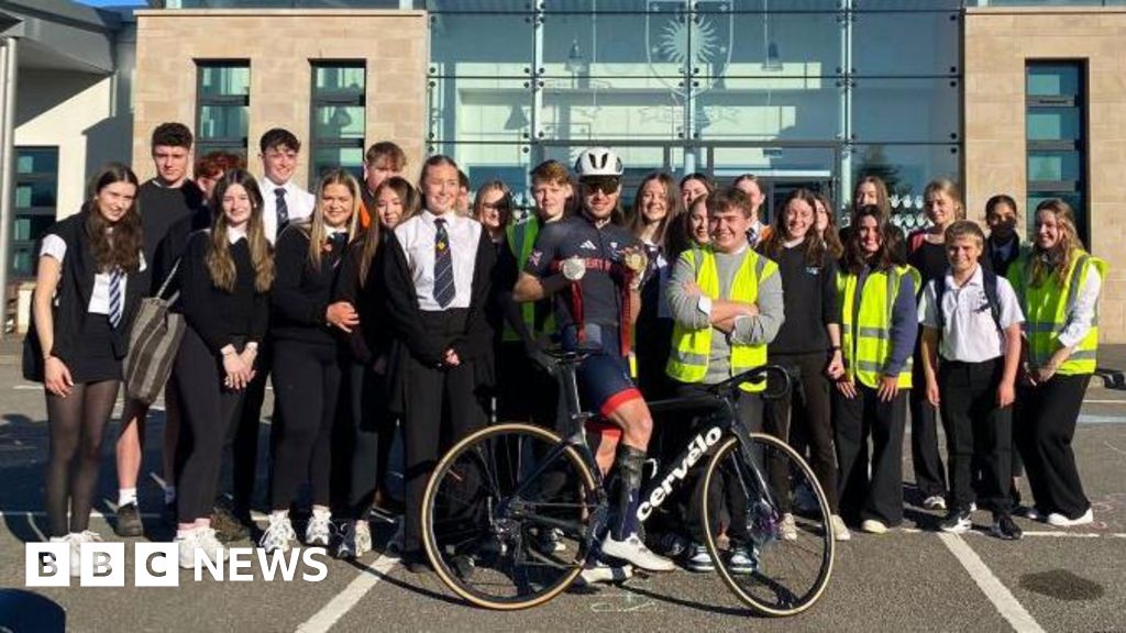 Para-cyclist Fin Graham visits his old school Dingwall Academy