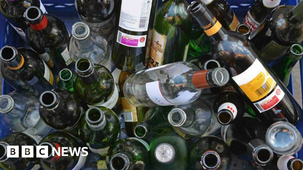 Guernsey glass recycling contract up for grabs - BBC News
