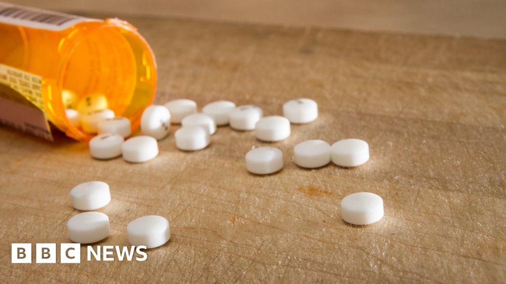 'Quick-fix' drugs handed out over mental health delays - BBC News