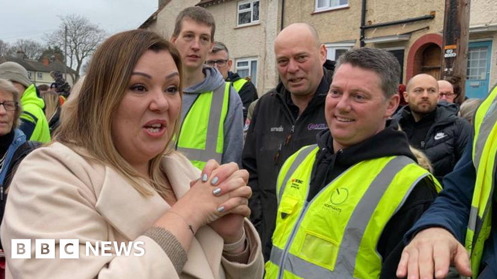 BBC DIY SOS: Widow 'amazed' as unfinished home is rebuilt - BBC News