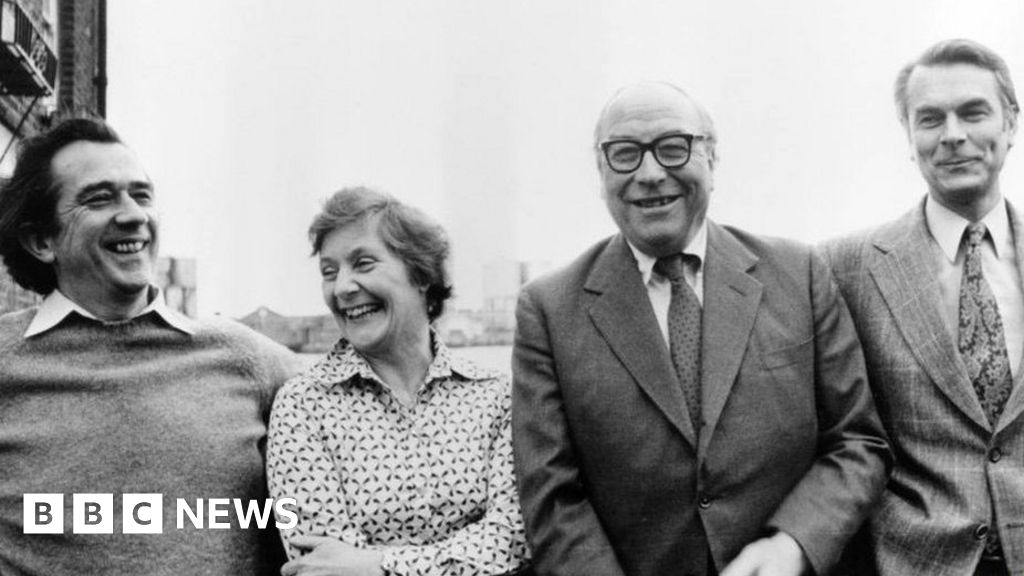 Gang of Four: Could the Labour Party split again? - BBC News