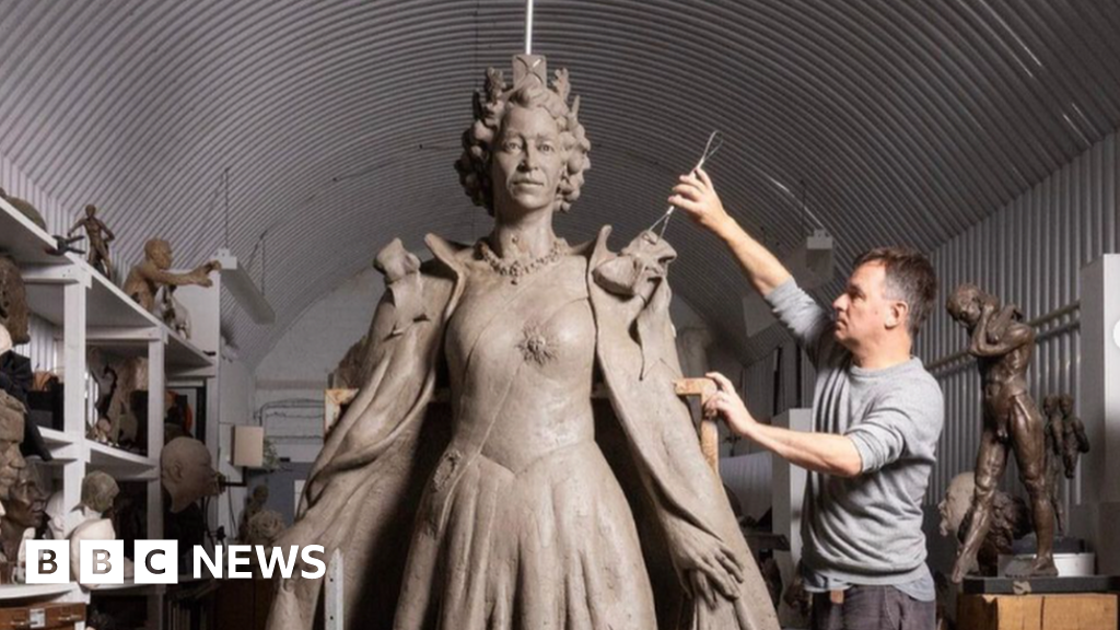 Sculptor explains the inspiration behind Rutland Elizabeth II statue ...