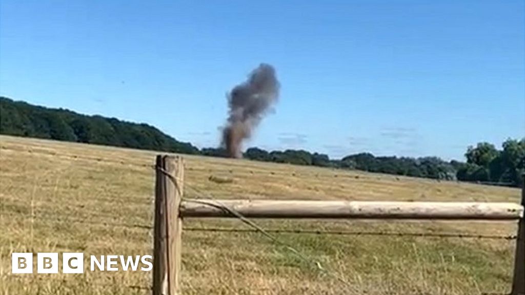 Bomb squad explodes live WW1 device donated to Norfolk charity - BBC News