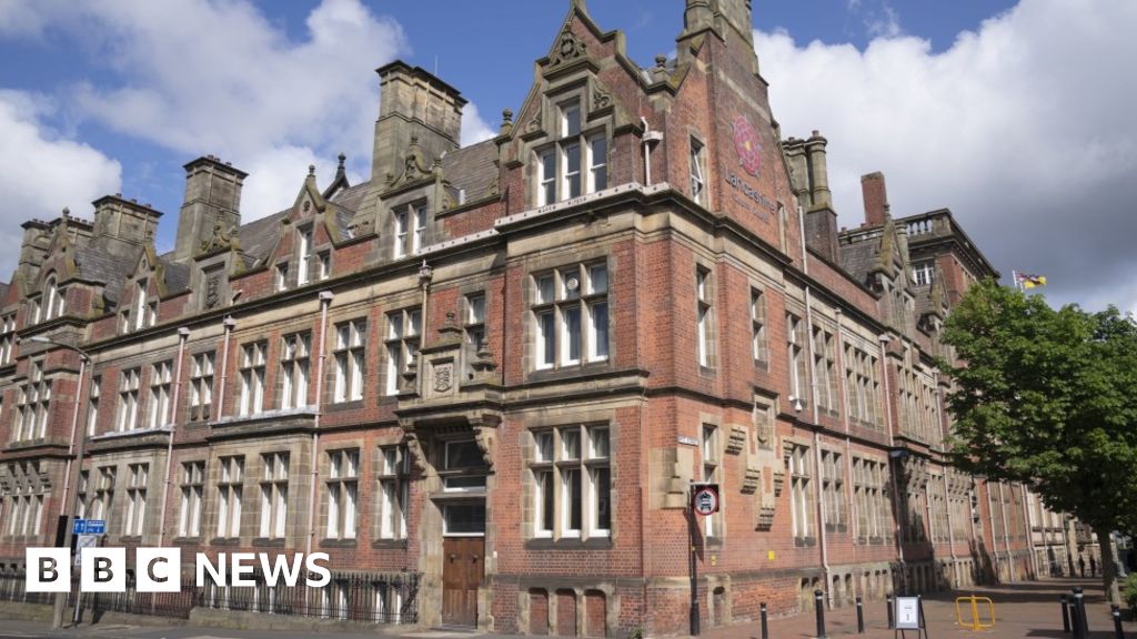 Two Lancashire council leaders denounce devolution deal - BBC News