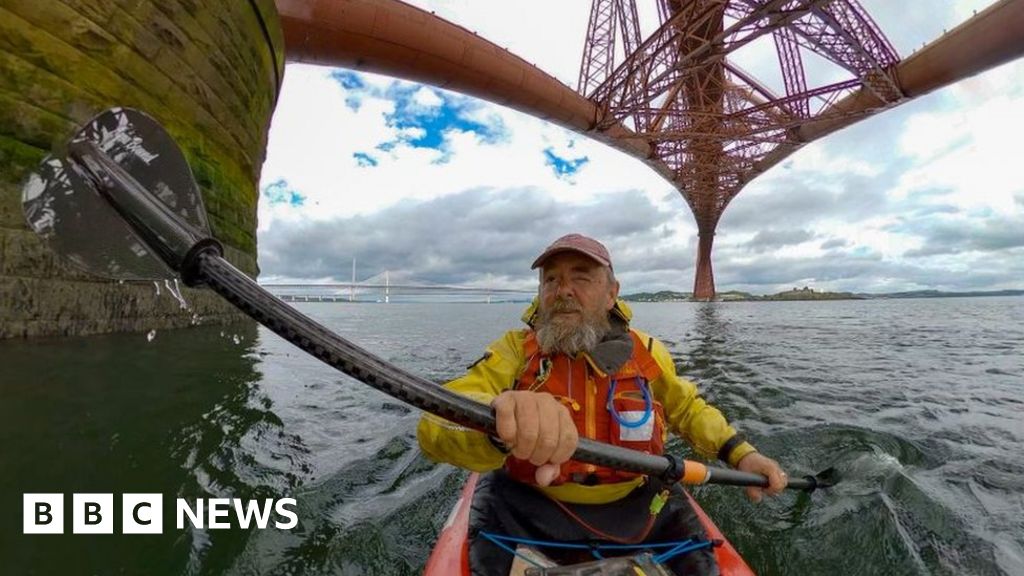 Nick Ray: Kayaker inspires hope with journey around Scotland - BBC News