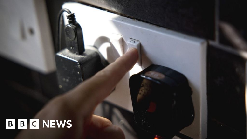 Electricity prices to fall for winter says SSE Airtricity - BBC News