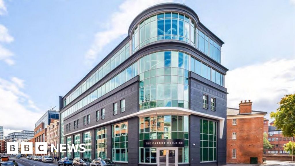 Reading: Vacant offices to be used as county court building - BBC News
