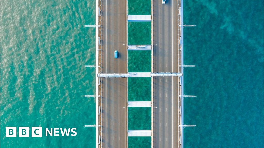 Northern Ireland to Scotland bridge feasibility study cost £900K - BBC News