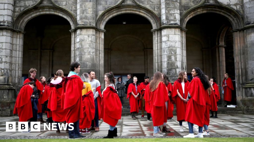 Row over cap on English students at Scottish universities