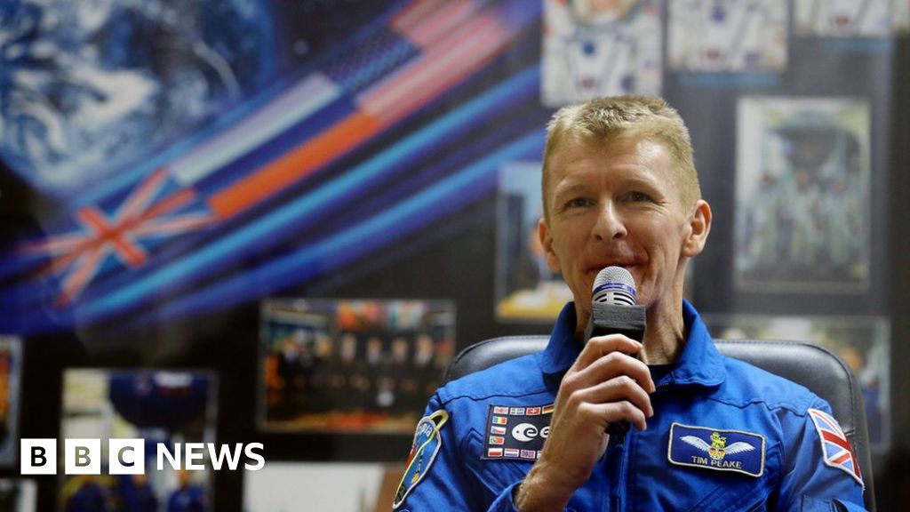 Tim Peake: Astronaut's sights set on 'fantastic' view of Earth - BBC News
