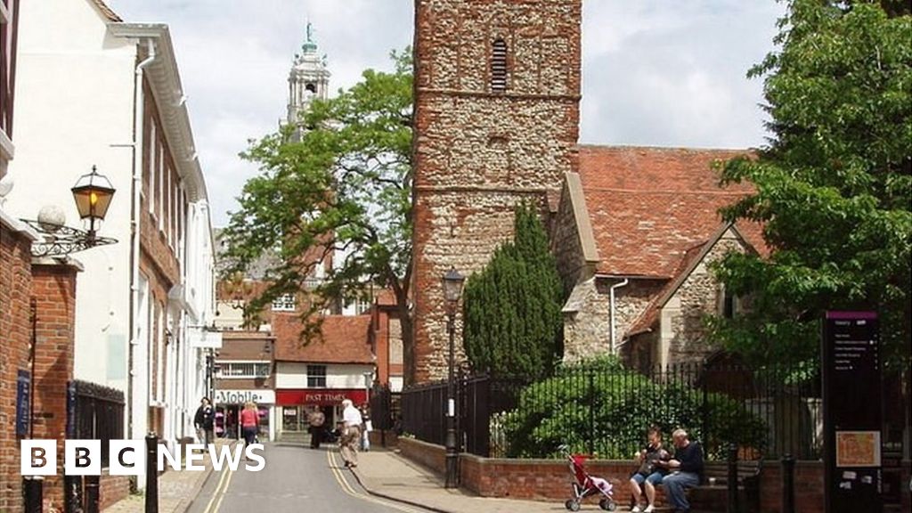 Overgrown Colchester churchyard to be turned into city oasis - BBC News