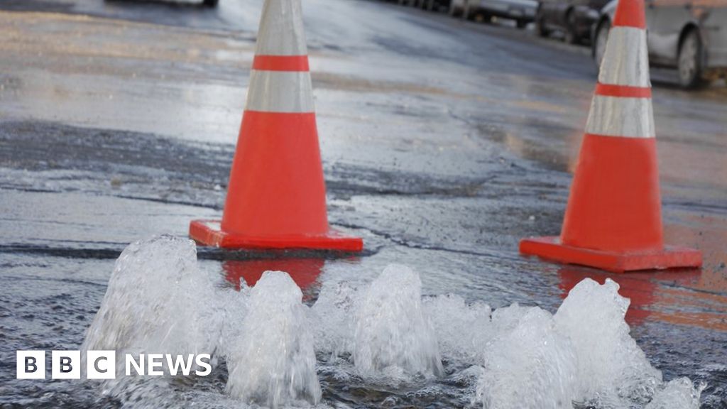 Lincolnshire: Utility firms fined £500k for highways work delays