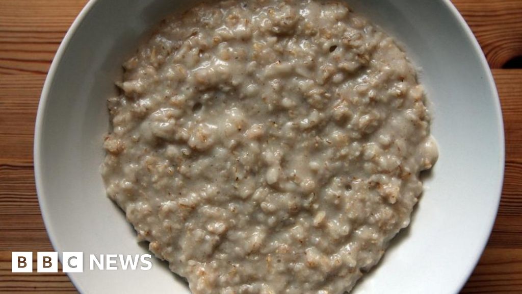 World porridge-eating contest to return to Corby - BBC News